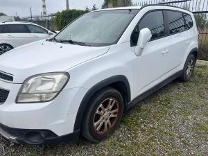 White Chevrolet Orlando 2014 in Panevezys, with an engine capacity of 1.80 L and mileage of 146 thousand km for 3050 €, photo 4 on AUTOMOTO.COM.LV