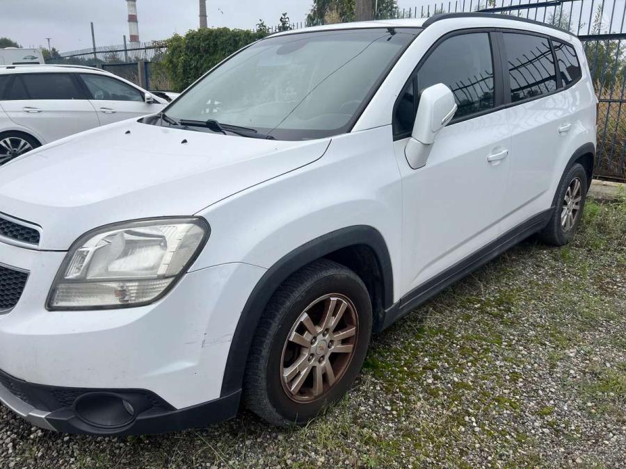 White Chevrolet Orlando 2014 in Panevezys, with an engine capacity of 1.80 L and mileage of 146 thousand km for 3050 €, photo 4 on AUTOMOTO.COM.LV
