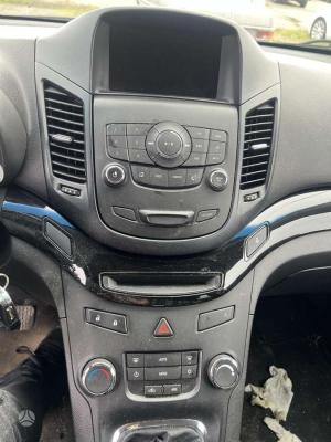 White Chevrolet Orlando 2014 in Panevezys, with an engine capacity of 1.80 L and mileage of 146 thousand km for 3050 €, photo 11 on AUTOMOTO.COM.LV