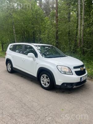 White Chevrolet Orlando 2011 in Riga, with an engine capacity of 2.00 L and mileage of 285 thousand km for 1900 €, photo  on AUTOMOTO.COM.LV