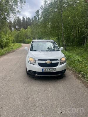 White Chevrolet Orlando 2011 in Riga, with an engine capacity of 2.00 L and mileage of 285 thousand km for 1900 €, photo 3 on AUTOMOTO.COM.LV