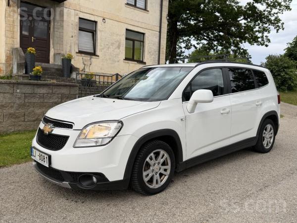 White Chevrolet Orlando 2012 in Gulbene, with an engine capacity of 2.00 L and mileage of 281 thousand km for 2490 €, photo 4 on AUTOMOTO.COM.LV