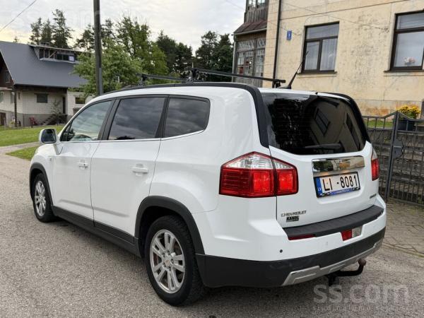White Chevrolet Orlando 2012 in Gulbene, with an engine capacity of 2.00 L and mileage of 281 thousand km for 2490 €, photo 5 on AUTOMOTO.COM.LV