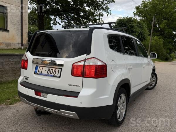 White Chevrolet Orlando 2012 in Gulbene, with an engine capacity of 2.00 L and mileage of 281 thousand km for 2490 €, photo 7 on AUTOMOTO.COM.LV