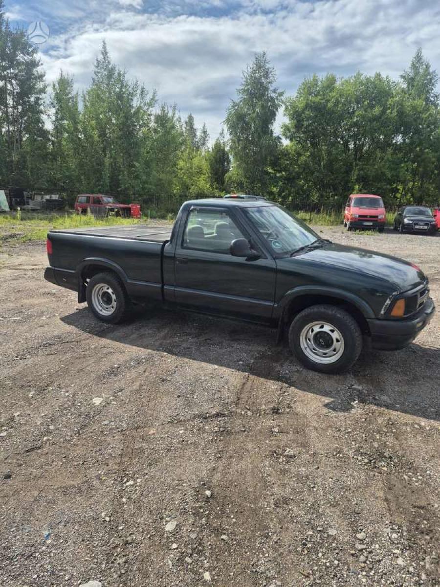 Green Chevrolet S-10 1994 in Kelme, with an engine capacity of 2.20 L and mileage of 180 thousand km for 3100 €, photo 7 on AUTOMOTO.COM.LV