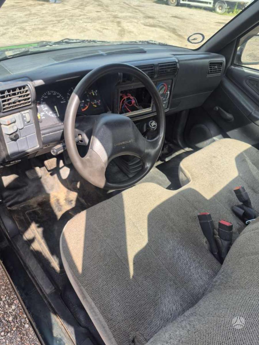Green Chevrolet S-10 1994 in Kelme, with an engine capacity of 2.20 L and mileage of 180 thousand km for 3100 €, photo 10 on AUTOMOTO.COM.LV