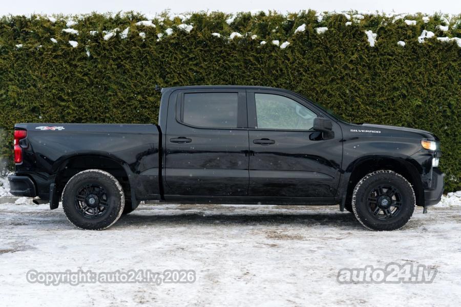 Black Chevrolet Silverado 2022 in Tallinn, with an engine capacity of 4.30 L and mileage of 0 thousand km for 35000 €, photo 5 on AUTOMOTO.COM.LV