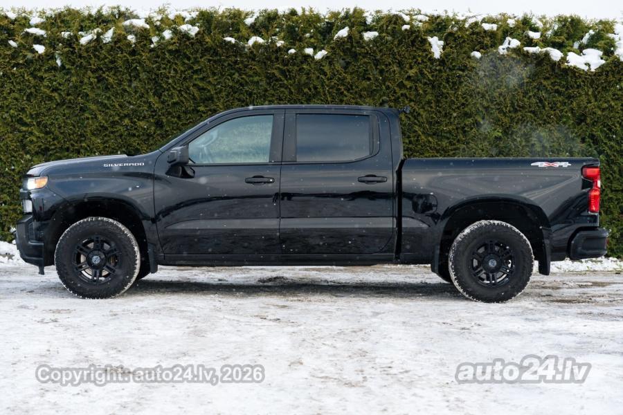 Black Chevrolet Silverado 2022 in Tallinn, with an engine capacity of 4.30 L and mileage of 0 thousand km for 35000 €, photo 6 on AUTOMOTO.COM.LV
