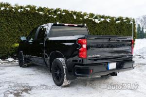 Black Chevrolet Silverado 2022 in Tallinn, with an engine capacity of 4.30 L and mileage of 0 thousand km for 35000 €, photo 7 on AUTOMOTO.COM.LV