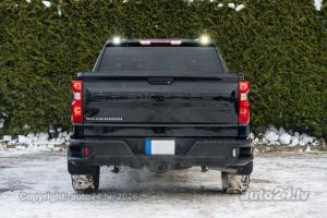 Black Chevrolet Silverado 2022 in Tallinn, with an engine capacity of 4.30 L and mileage of 0 thousand km for 35000 €, photo 8 on AUTOMOTO.COM.LV