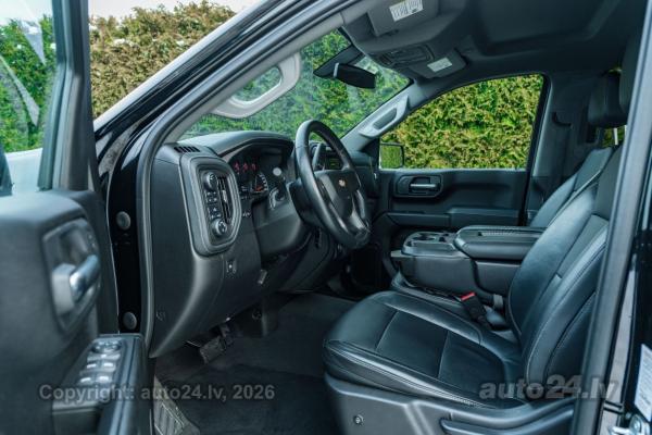 Melns Chevrolet Silverado 2022 Tallina, ar dzinēja tilpumu 4.30 L un nobraukumu 0 tūkst. km par 35000 €, foto 10 vietnē AUTOMOTO.COM.LV