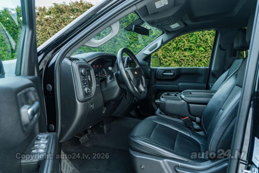 Black Chevrolet Silverado 2022 in Tallinn, with an engine capacity of 4.30 L and mileage of 0 thousand km for 35000 €, photo 11 on AUTOMOTO.COM.LV