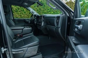 Black Chevrolet Silverado 2022 in Tallinn, with an engine capacity of 4.30 L and mileage of 0 thousand km for 35000 €, photo 12 on AUTOMOTO.COM.LV
