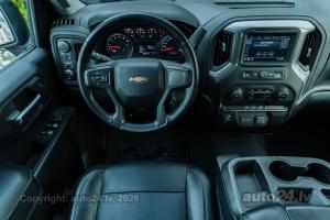 Black Chevrolet Silverado 2022 in Tallinn, with an engine capacity of 4.30 L and mileage of 0 thousand km for 35000 €, photo 15 on AUTOMOTO.COM.LV