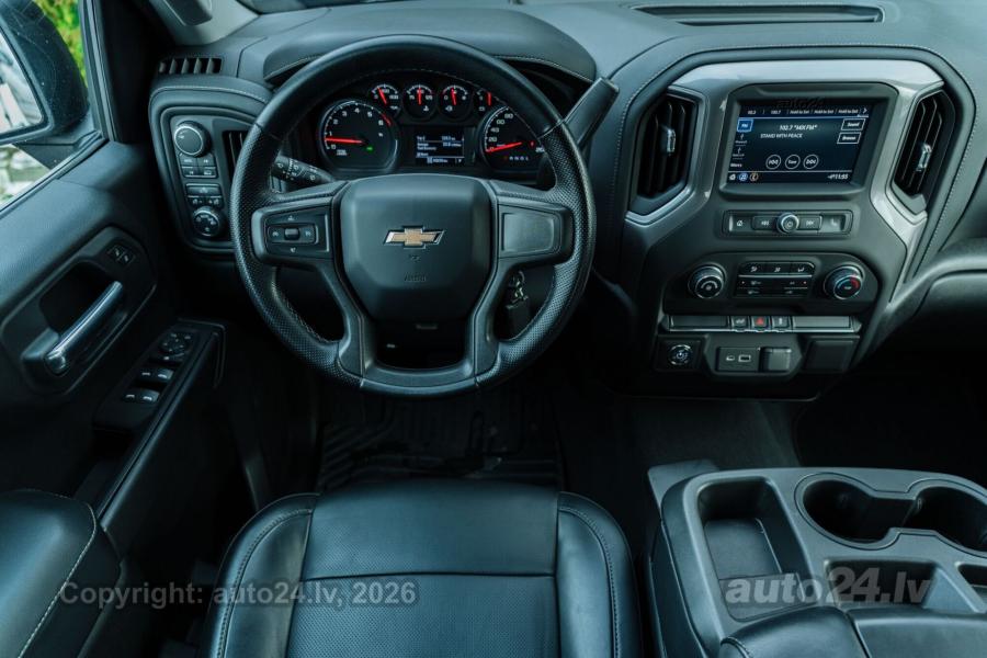 Black Chevrolet Silverado 2022 in Tallinn, with an engine capacity of 4.30 L and mileage of 0 thousand km for 35000 €, photo 15 on AUTOMOTO.COM.LV