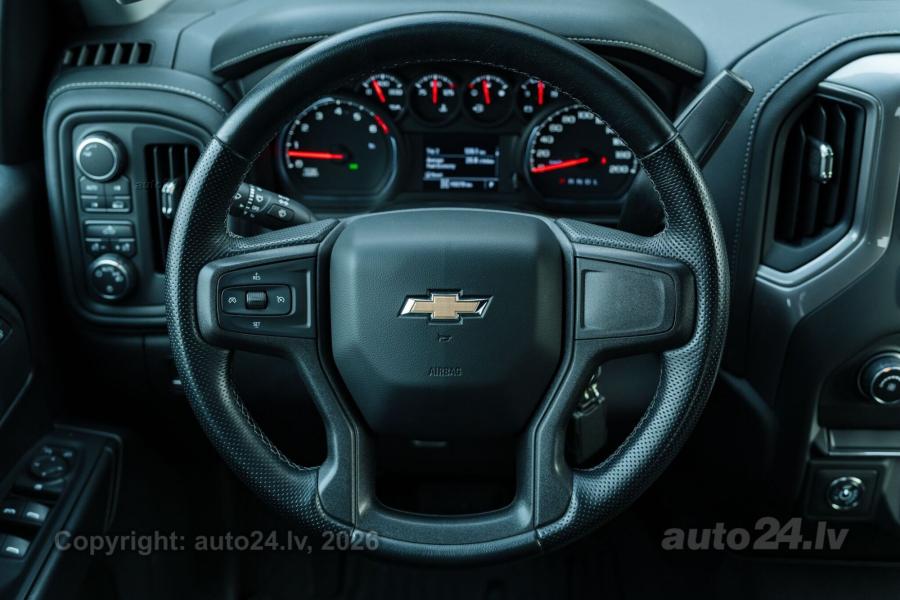 Black Chevrolet Silverado 2022 in Tallinn, with an engine capacity of 4.30 L and mileage of 0 thousand km for 35000 €, photo 16 on AUTOMOTO.COM.LV