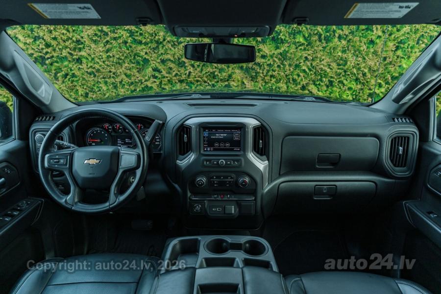 Black Chevrolet Silverado 2022 in Tallinn, with an engine capacity of 4.30 L and mileage of 0 thousand km for 35000 €, photo 17 on AUTOMOTO.COM.LV