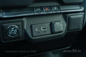 Black Chevrolet Silverado 2022 in Tallinn, with an engine capacity of 4.30 L and mileage of 0 thousand km for 35000 €, photo 20 on AUTOMOTO.COM.LV