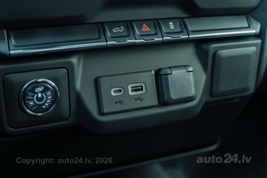 Black Chevrolet Silverado 2022 in Tallinn, with an engine capacity of 4.30 L and mileage of 0 thousand km for 35000 €, photo 20 on AUTOMOTO.COM.LV