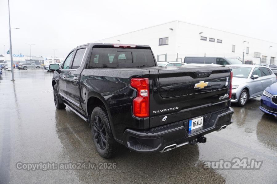 Melns Chevrolet Silverado 2024 Tallina, ar dzinēja tilpumu 6.20 L un nobraukumu 65 tūkst. km par 59000 €, foto 3 vietnē AUTOMOTO.COM.LV