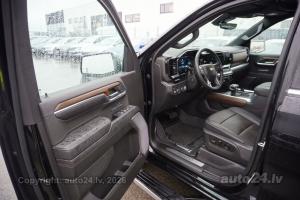 Melns Chevrolet Silverado 2024 Tallina, ar dzinēja tilpumu 6.20 L un nobraukumu 65 tūkst. km par 59000 €, foto 14 vietnē AUTOMOTO.COM.LV