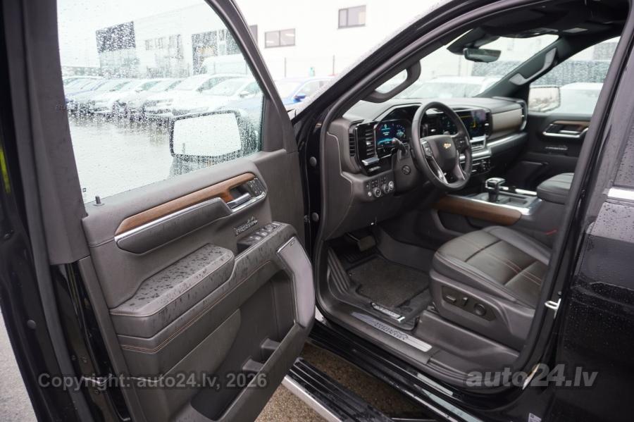Melns Chevrolet Silverado 2024 Tallina, ar dzinēja tilpumu 6.20 L un nobraukumu 65 tūkst. km par 59000 €, foto 14 vietnē AUTOMOTO.COM.LV