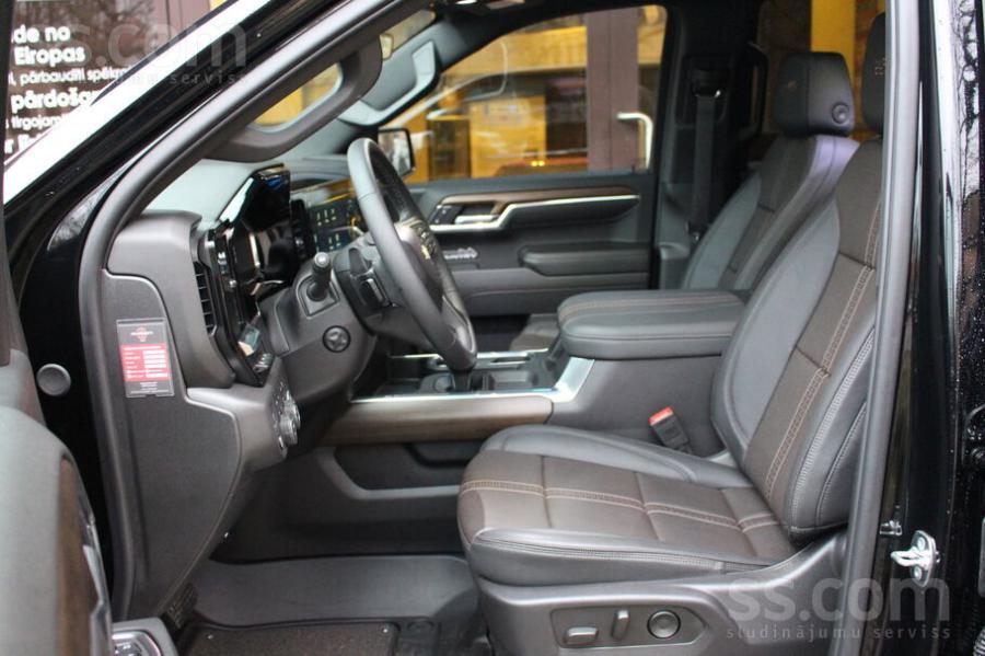 Melns Chevrolet Silverado 2024 Rīga, ar dzinēja tilpumu 6.20 L un nobraukumu 150 tūkst. km par 79900 €, foto 8 vietnē AUTOMOTO.COM.LV
