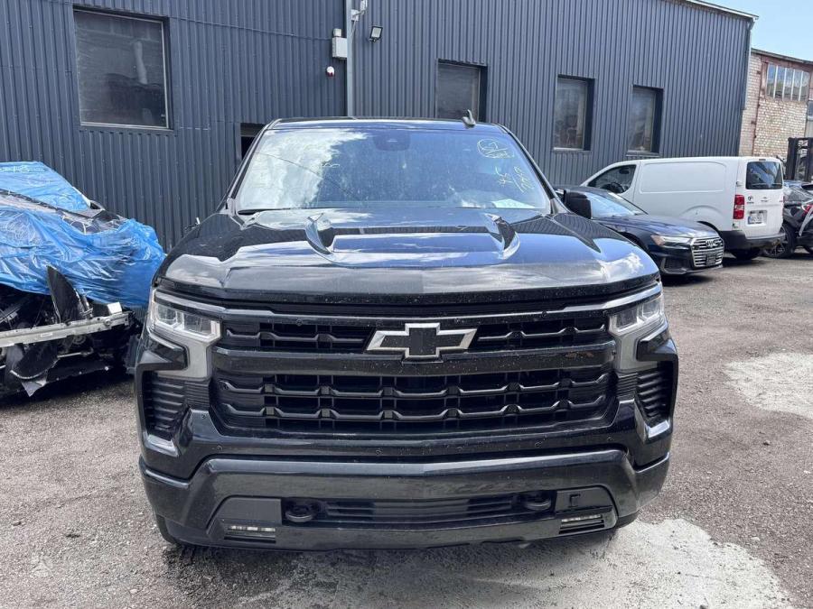 Black Chevrolet Silverado 2025 in Telschi, with an engine capacity of 3.00 L and mileage of 17 thousand km for 28500 €, photo 4 on AUTOMOTO.COM.LV