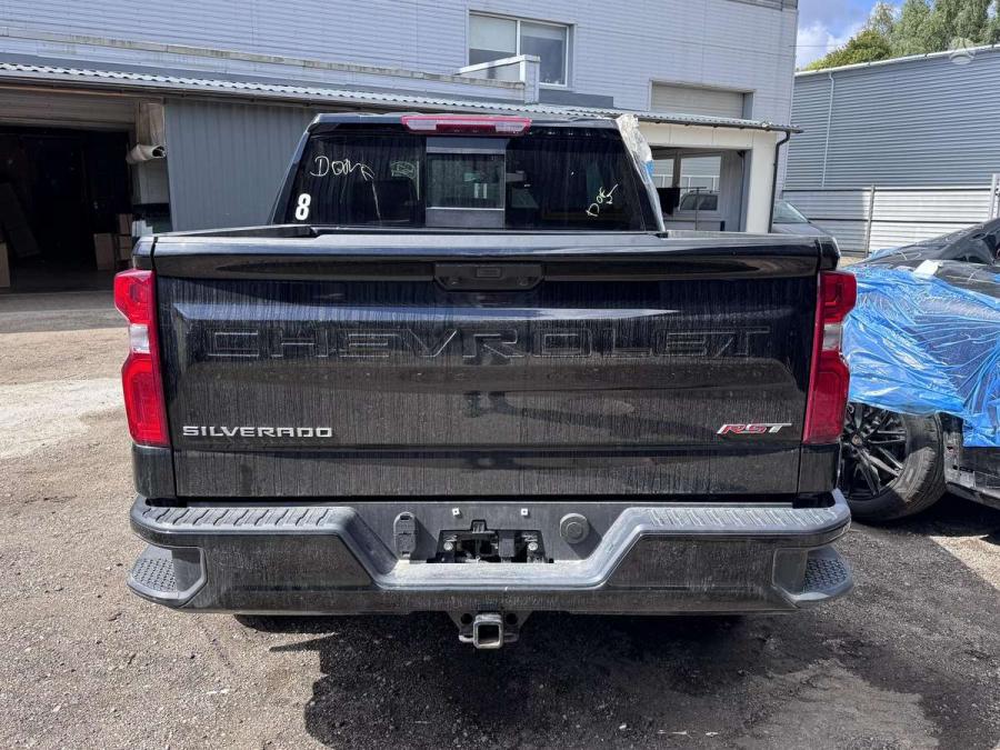 Black Chevrolet Silverado 2025 in Telschi, with an engine capacity of 3.00 L and mileage of 17 thousand km for 28500 €, photo 6 on AUTOMOTO.COM.LV