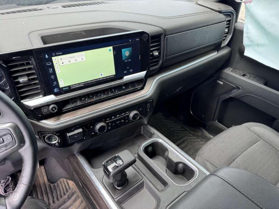 Black Chevrolet Silverado 2025 in Telschi, with an engine capacity of 3.00 L and mileage of 17 thousand km for 28500 €, photo 16 on AUTOMOTO.COM.LV