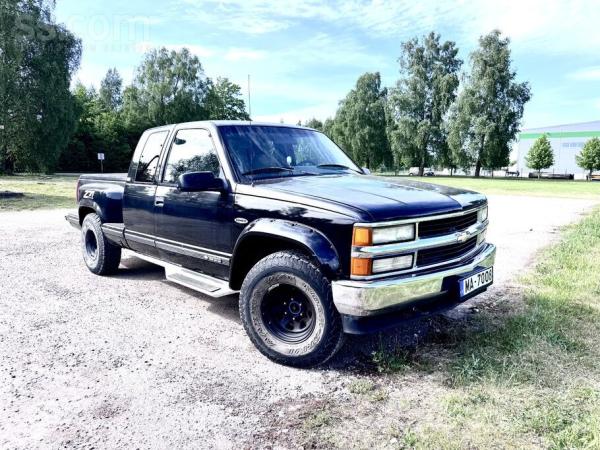 Melns Chevrolet Silverado 1995 Kuldīga, ar dzinēja tilpumu 5.70 L un nobraukumu 248 tūkst. km par 7000 €, foto 1 vietnē AUTOMOTO.COM.LV