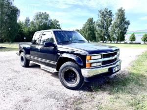 Melns Chevrolet Silverado 1995 Kuldīga, ar dzinēja tilpumu 5.70 L un nobraukumu 248 tūkst. km par 7000 €, foto  vietnē AUTOMOTO.COM.LV