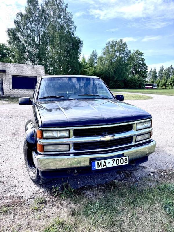 Melns Chevrolet Silverado 1995 Kuldīga, ar dzinēja tilpumu 5.70 L un nobraukumu 248 tūkst. km par 7000 €, foto 2 vietnē AUTOMOTO.COM.LV