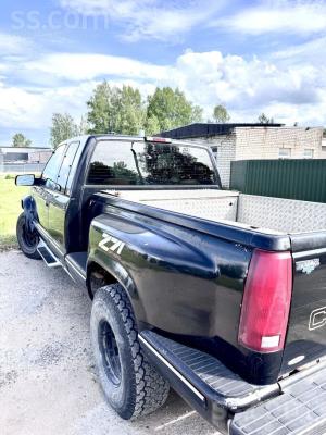 Melns Chevrolet Silverado 1995 Kuldīga, ar dzinēja tilpumu 5.70 L un nobraukumu 248 tūkst. km par 7000 €, foto 10 vietnē AUTOMOTO.COM.LV