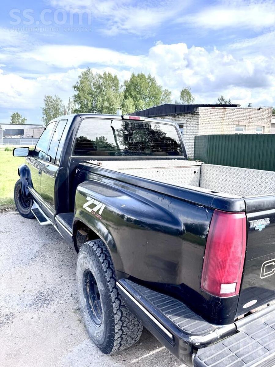 Melns Chevrolet Silverado 1995 Kuldīga, ar dzinēja tilpumu 5.70 L un nobraukumu 248 tūkst. km par 7000 €, foto 10 vietnē AUTOMOTO.COM.LV