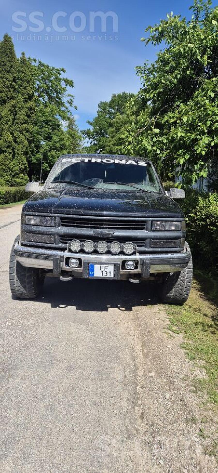Melns Chevrolet Silverado 1996 Tukums, ar dzinēja tilpumu 5.70 L un nobraukumu 240 tūkst. km par 12000 €, foto 1 vietnē AUTOMOTO.COM.LV