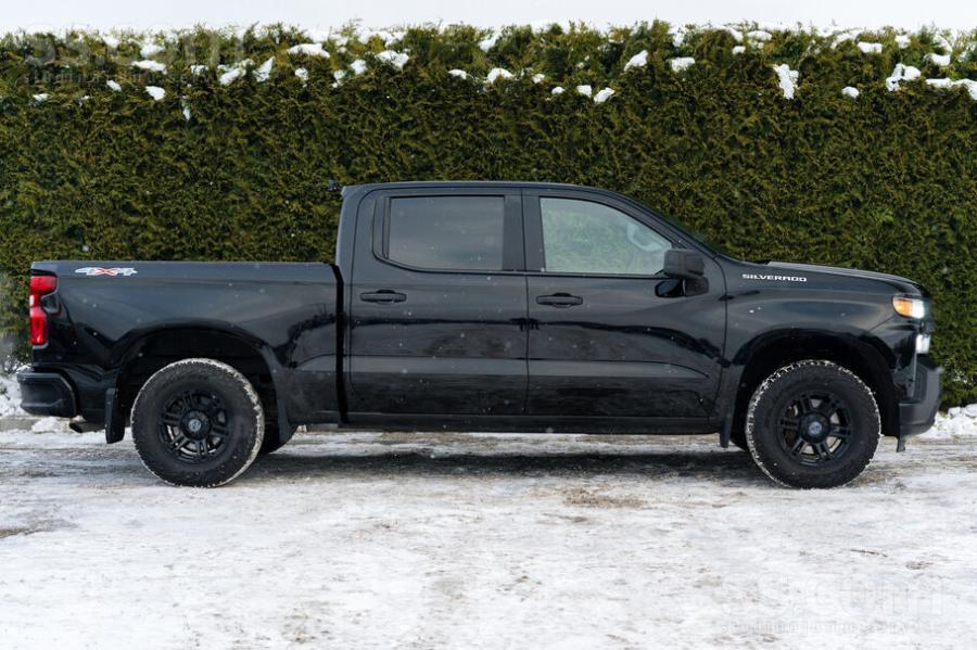 Melns Chevrolet Silverado 2022 Rīga, ar dzinēja tilpumu 3.40 L un nobraukumu 11 tūkst. km par 39900 €, foto 4 vietnē AUTOMOTO.COM.LV