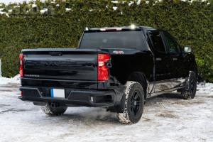 Melns Chevrolet Silverado 2022 Rīga, ar dzinēja tilpumu 3.40 L un nobraukumu 11 tūkst. km par 39900 €, foto 5 vietnē AUTOMOTO.COM.LV