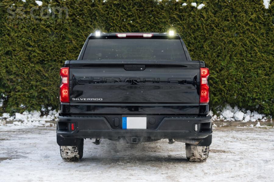 Melns Chevrolet Silverado 2022 Rīga, ar dzinēja tilpumu 3.40 L un nobraukumu 11 tūkst. km par 39900 €, foto 6 vietnē AUTOMOTO.COM.LV
