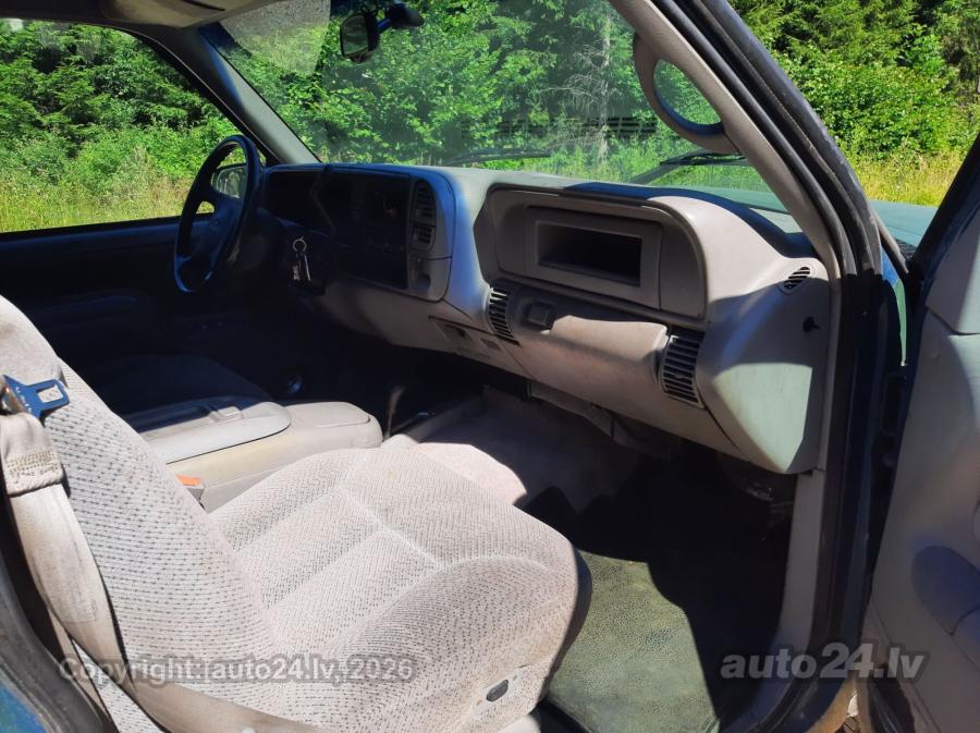 Zaļš Chevrolet Silverado 1997 Tartu, ar dzinēja tilpumu 6.50 L un nobraukumu 373 tūkst. km par 12000 €, foto 14 vietnē AUTOMOTO.COM.LV