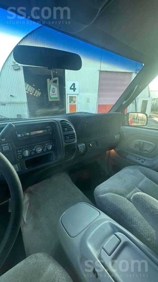 Sarkans Chevrolet Silverado 1997 Rīga, ar dzinēja tilpumu 6.20 L un nobraukumu 0 tūkst. km par 10500 €, foto 7 vietnē AUTOMOTO.COM.LV