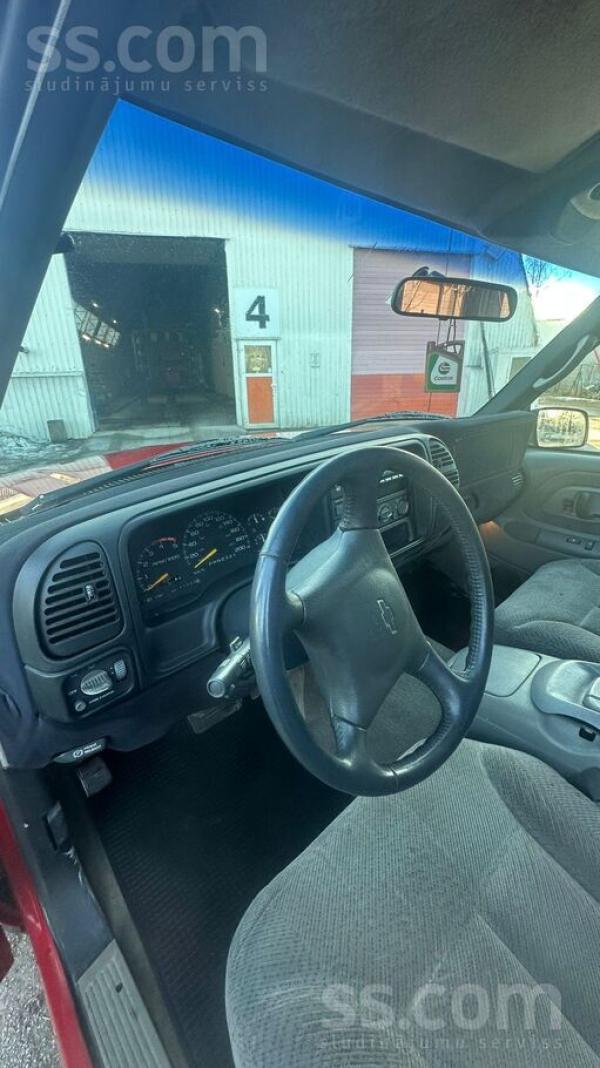 Sarkans Chevrolet Silverado 1997 Rīga, ar dzinēja tilpumu 6.20 L un nobraukumu 0 tūkst. km par 10500 €, foto 9 vietnē AUTOMOTO.COM.LV
