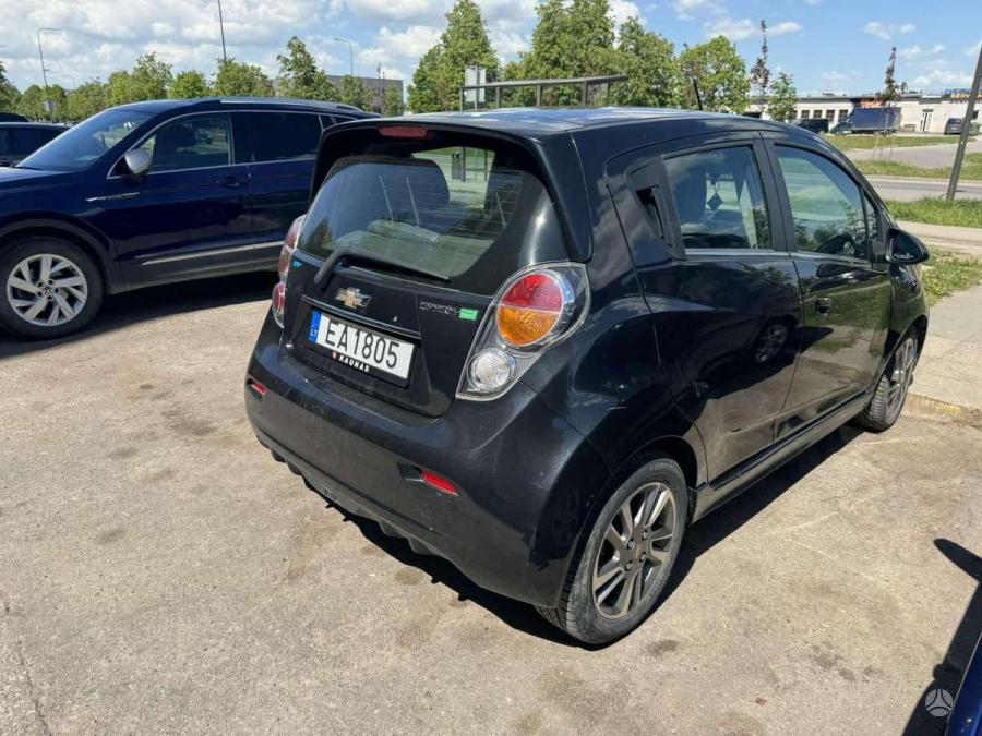 Black Chevrolet Spark 2015 in Kaunas, with an engine capacity of 0.00 L and mileage of 22 thousand km for 6700 €, photo 5 on AUTOMOTO.COM.LV