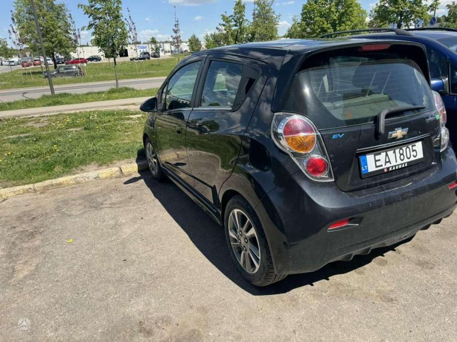 Black Chevrolet Spark 2015 in Kaunas, with an engine capacity of 0.00 L and mileage of 22 thousand km for 6700 €, photo 6 on AUTOMOTO.COM.LV