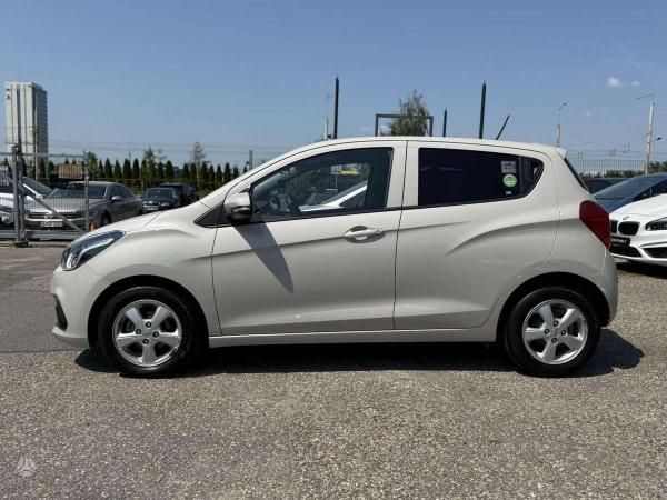 Chevrolet Spark 2017 in Vilnius on AUTOMOTO.COM.LV Brown Chevrolet Spark 2017 in Vilnius, with an engine capacity of 1.00 L and mileage of 89 thousand km for 6666 €, photo 1 on AUTOMOTO.COM.LV