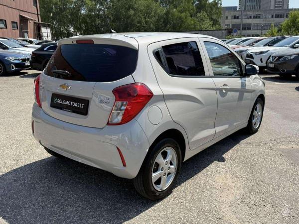 Chevrolet Spark 2017 in Vilnius on AUTOMOTO.COM.LV Brown Chevrolet Spark 2017 in Vilnius, with an engine capacity of 1.00 L and mileage of 89 thousand km for 6666 €, photo 7 on AUTOMOTO.COM.LV