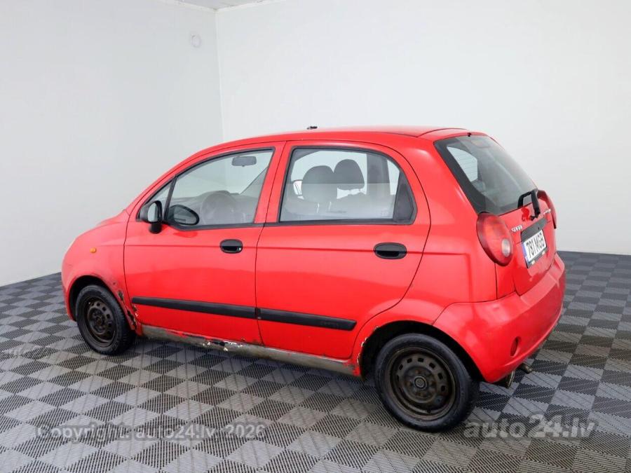 Red Chevrolet Spark 2005 in Tallinn, with an engine capacity of 0.80 L and mileage of 187 thousand km for 499 €, photo 4 on AUTOMOTO.COM.LV