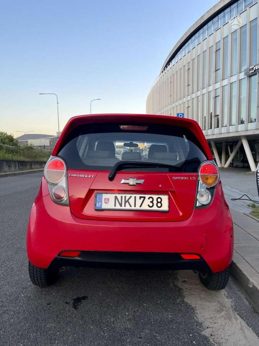 Sarkans Chevrolet Spark 2010 Viļņa, ar dzinēja tilpumu 1.00 L un nobraukumu 149 tūkst. km par 1050 €, foto 9 vietnē AUTOMOTO.COM.LV