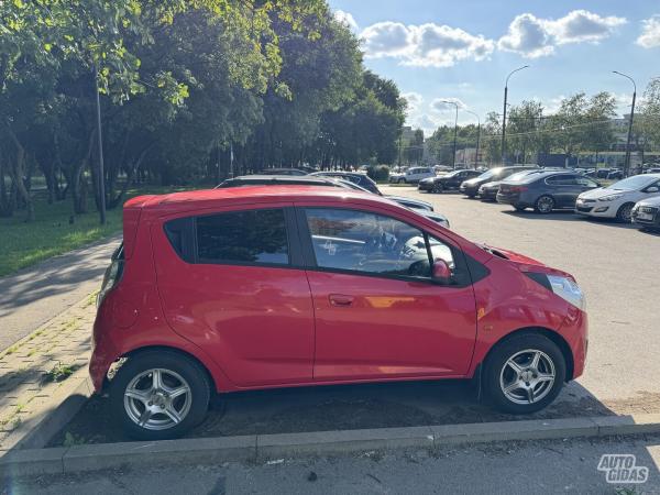 Sarkans Chevrolet Spark 2010 Kauņa, ar dzinēja tilpumu 1.00 L un nobraukumu 242 tūkst. km par 2000 €, foto 4 vietnē AUTOMOTO.COM.LV