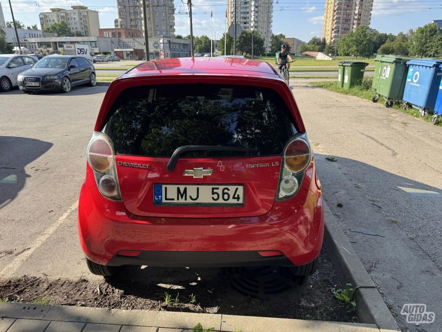 Sarkans Chevrolet Spark 2010 Kauņa, ar dzinēja tilpumu 1.00 L un nobraukumu 242 tūkst. km par 2000 €, foto 7 vietnē AUTOMOTO.COM.LV